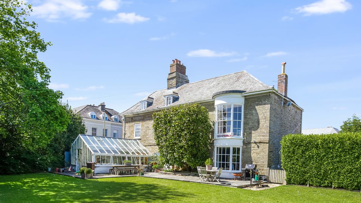 Knowle House Kingsbridge where rare cirl bunting was discovered is up ...