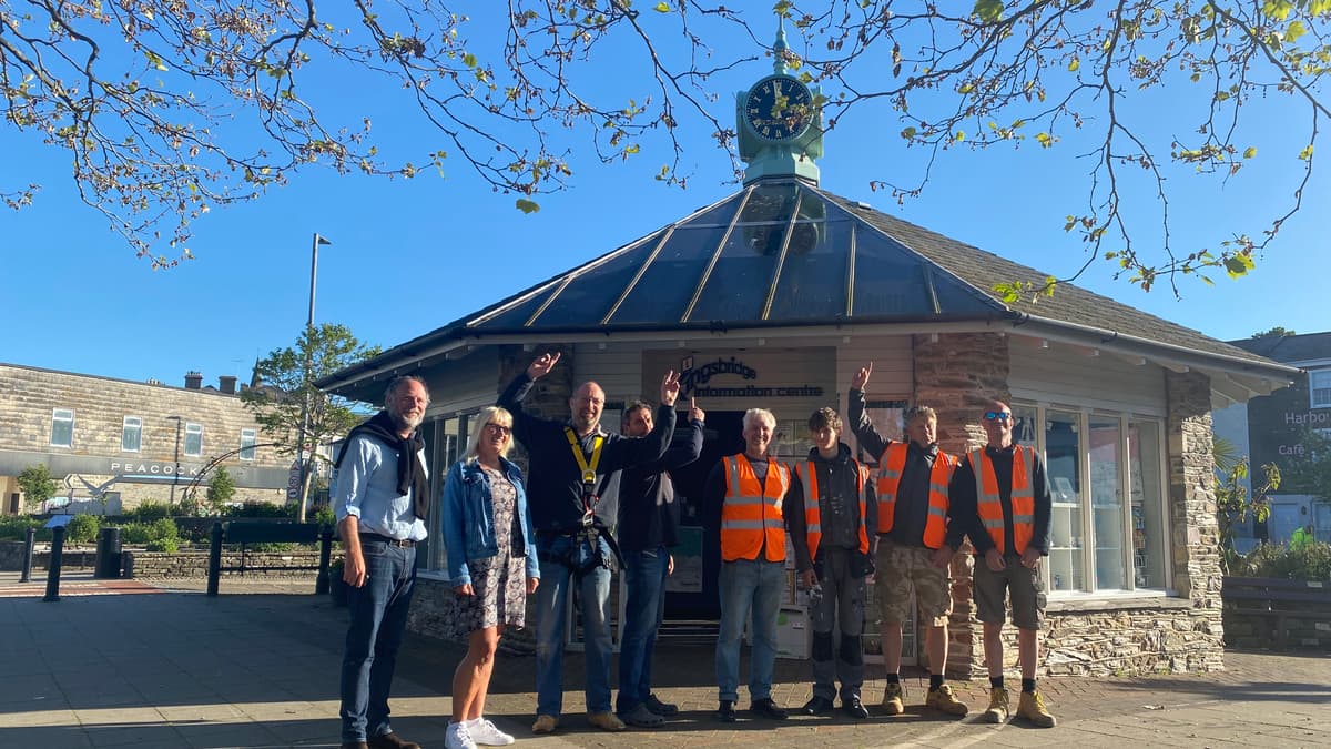 Kingsbridge Tourist Information Centre clock gets a new lease of life ...