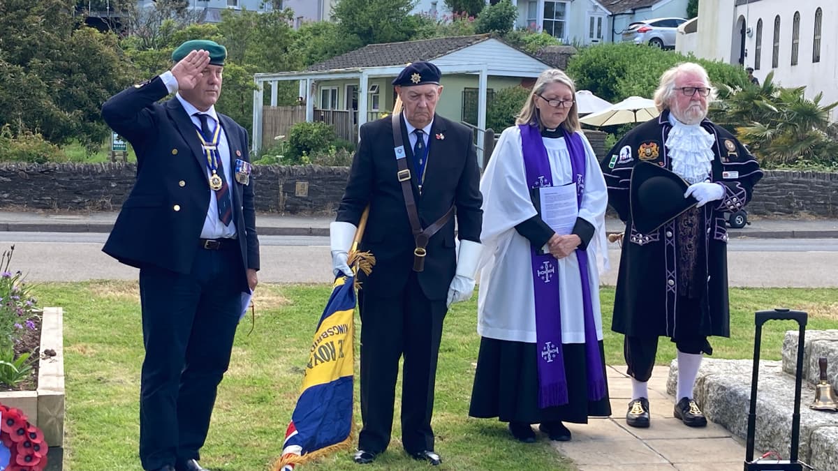 Gathering in Kingsbridge remembers 80th anniversary of D-Day ...