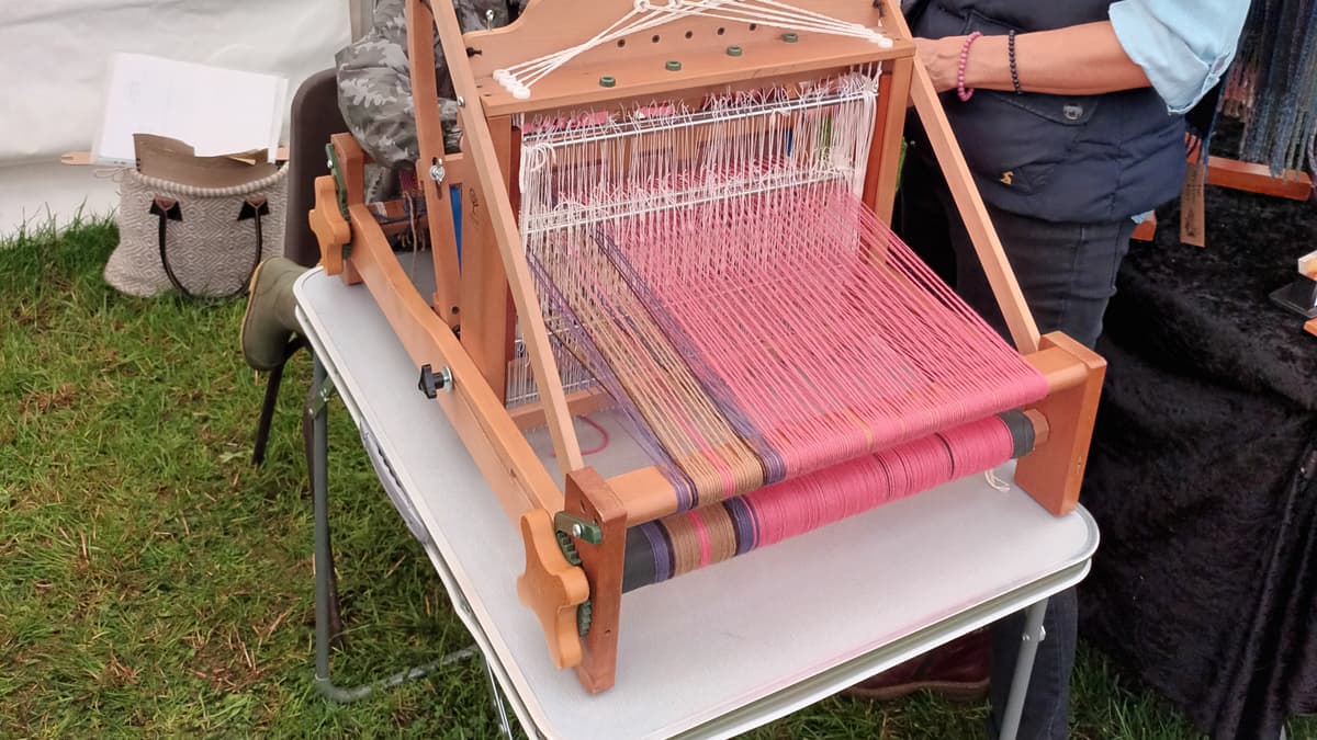 Children shown how to weave at The Kingsbridge Show | southhams-today.co.uk