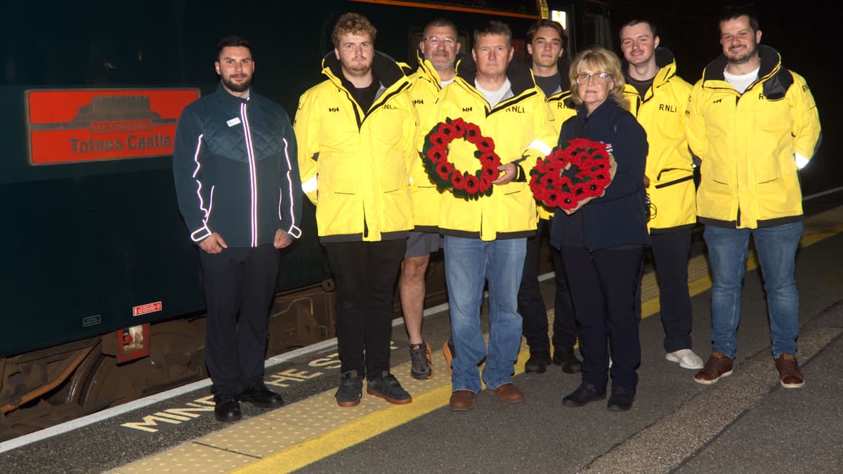 Military veteran RNLI volunteers to take poppy wreaths on GWR’s Poppies ...