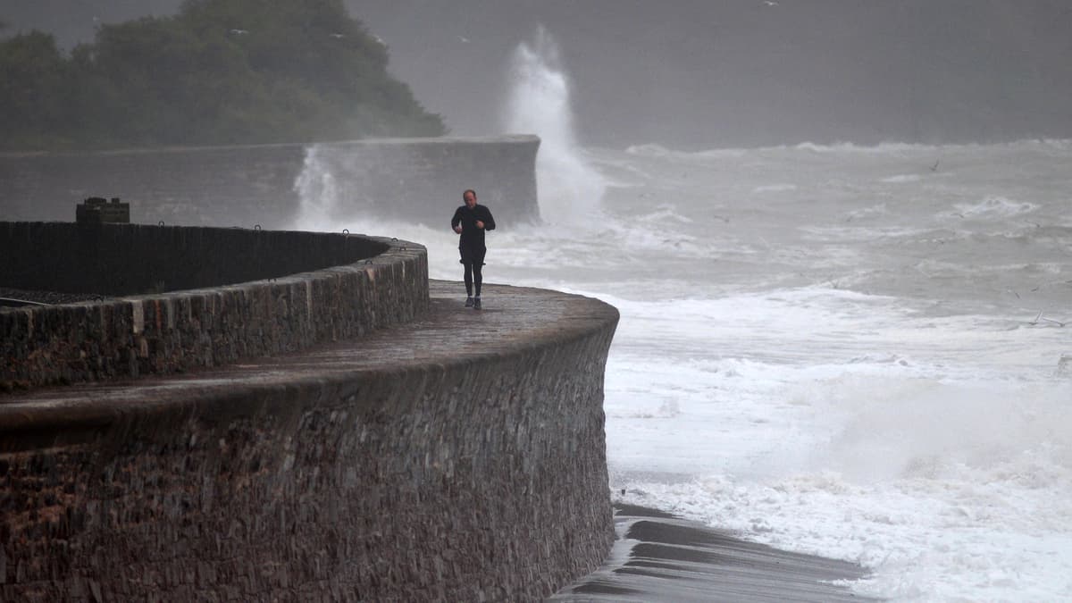 Batten down the hatches as Met Office issues 24-hour thunderstorm ...