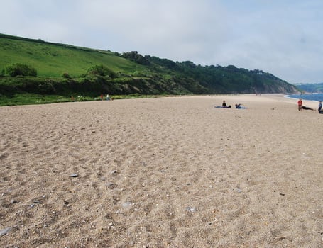 Second suspected bomb found on beach | southhams-today.co.uk