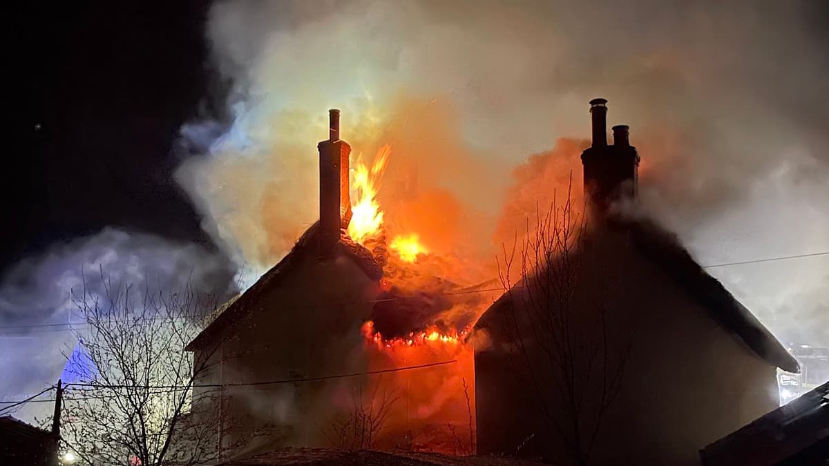 Drewsteignton ‘devastated’ by thatched roof fire | southhams-today.co.uk