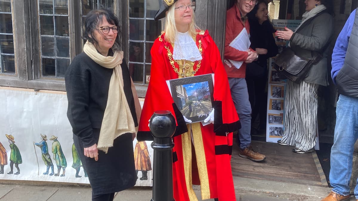 Totnes time capsule: Mayor Emily Price seals town's history for 30 ...