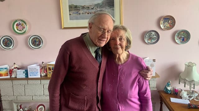 Couple celebrate 70th wedding anniversary | southhams-today.co.uk