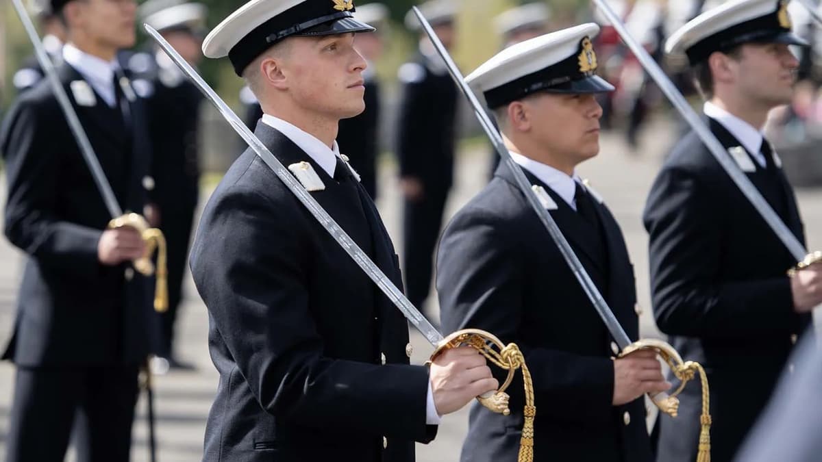 Royal Navy officers commissioned in Dartmouth | southhams-today.co.uk