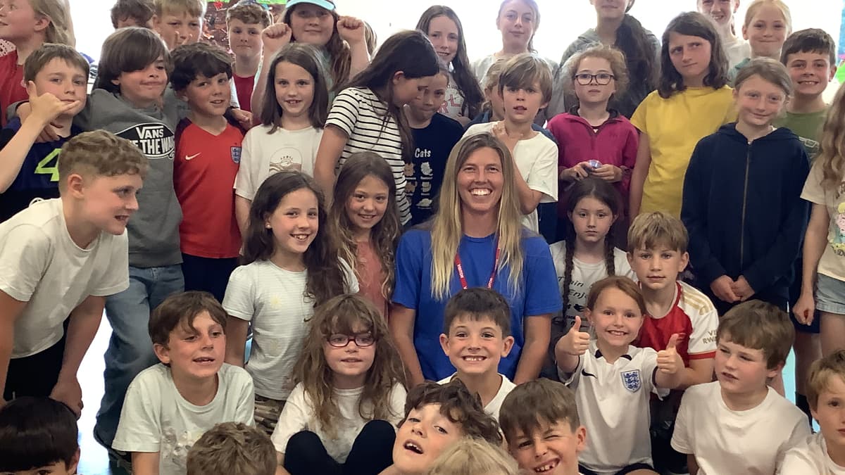 Meg Niblett returns to former primary school | southhams-today.co.uk