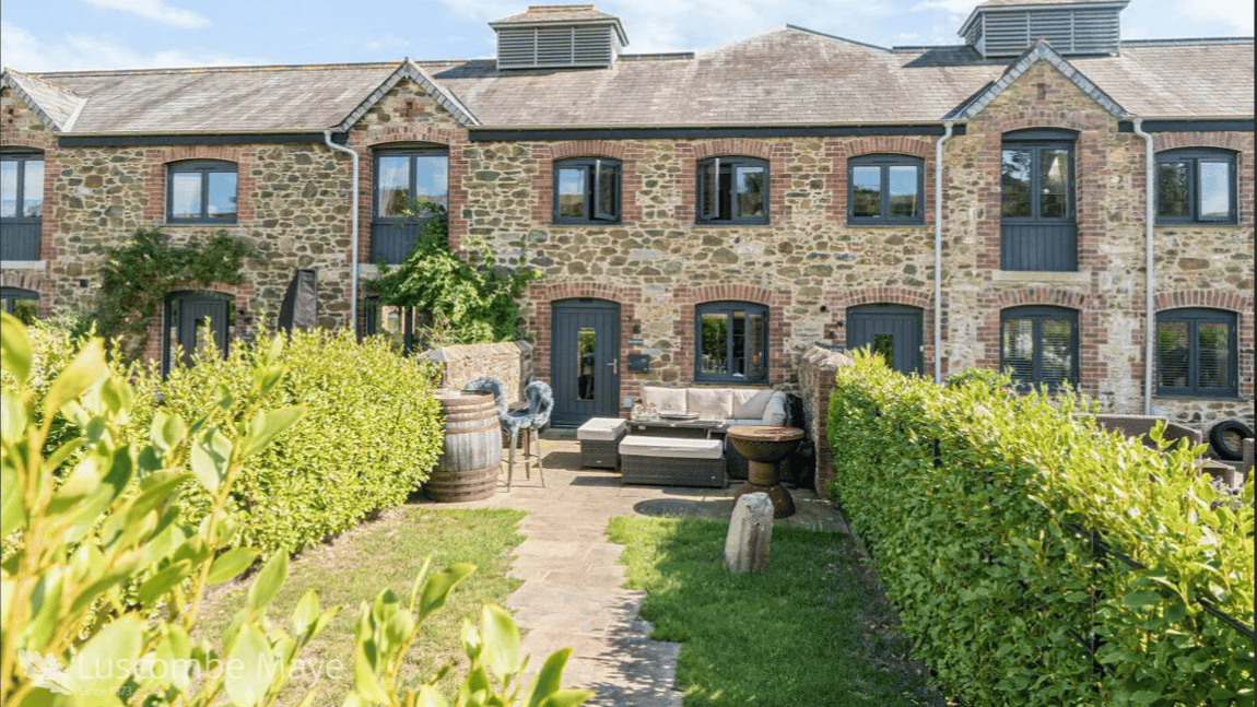 "Exceptional" barn conversion for sale has century of history ...